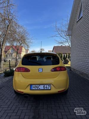 Yellow SEAT Leon 2007 in Vilnius, with an engine capacity of 1.90 L and mileage of 291 thousand km for 1799 €, photo 5 on AUTOMOTO.COM.LV