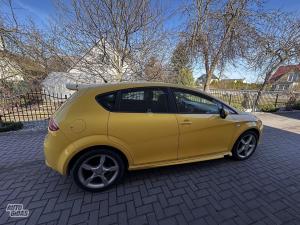 Yellow SEAT Leon 2007 in Vilnius, with an engine capacity of 1.90 L and mileage of 291 thousand km for 1799 €, photo 7 on AUTOMOTO.COM.LV