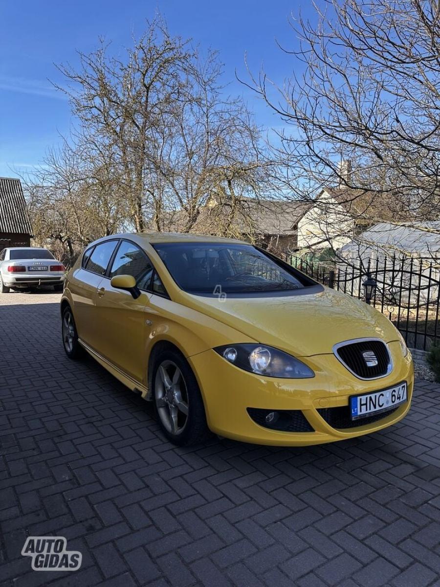 Yellow SEAT Leon 2007 in Vilnius, with an engine capacity of 1.90 L and mileage of 291 thousand km for 1799 €, photo 8 on AUTOMOTO.COM.LV