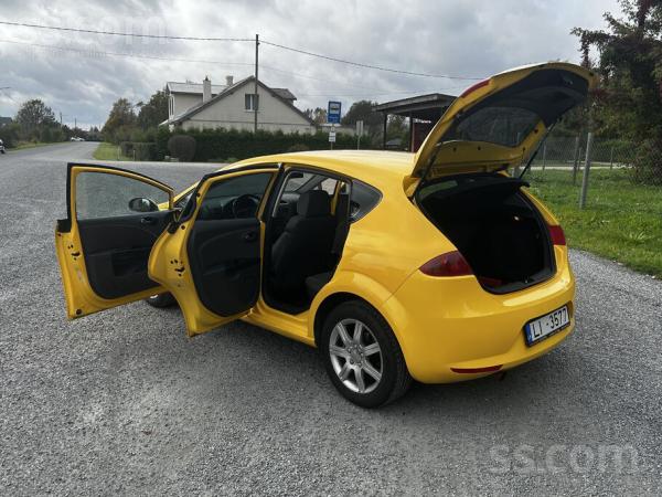 Yellow SEAT Leon 2007 in Riga, with an engine capacity of 1.60 L and mileage of 231 thousand km for 2300 €, photo 11 on AUTOMOTO.COM.LV