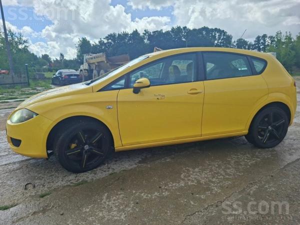 SEAT Leon 2007 in Kuldiga on AUTOMOTO.COM.LV Yellow SEAT Leon 2007 in Kuldiga, with an engine capacity of 1.60 L and mileage of 274 thousand km for 1600 €, photo 1 on AUTOMOTO.COM.LV