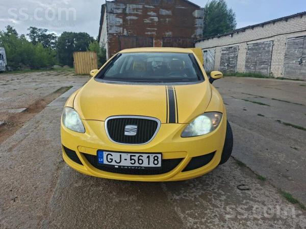 SEAT Leon 2007 in Kuldiga on AUTOMOTO.COM.LV Yellow SEAT Leon 2007 in Kuldiga, with an engine capacity of 1.60 L and mileage of 274 thousand km for 1600 €, photo 3 on AUTOMOTO.COM.LV