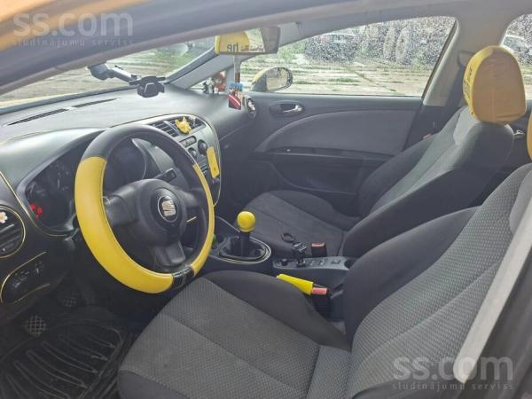 SEAT Leon 2007 in Kuldiga on AUTOMOTO.COM.LV Yellow SEAT Leon 2007 in Kuldiga, with an engine capacity of 1.60 L and mileage of 274 thousand km for 1600 €, photo 7 on AUTOMOTO.COM.LV