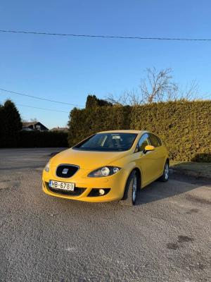Yellow SEAT Leon 2008 in Riga, with an engine capacity of 2.00 L and mileage of 315 thousand km for 2400 €, photo  on AUTOMOTO.COM.LV