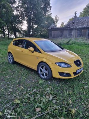 Yellow SEAT Leon 2010 in Panevezys, with an engine capacity of 1.60 L and mileage of 331 thousand km for 1700 €, photo  on AUTOMOTO.COM.LV