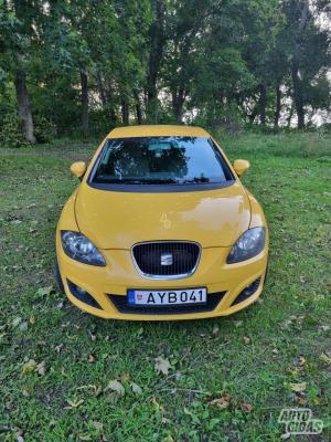 Yellow SEAT Leon 2010 in Panevezys, with an engine capacity of 1.60 L and mileage of 331 thousand km for 1700 €, photo 3 on AUTOMOTO.COM.LV