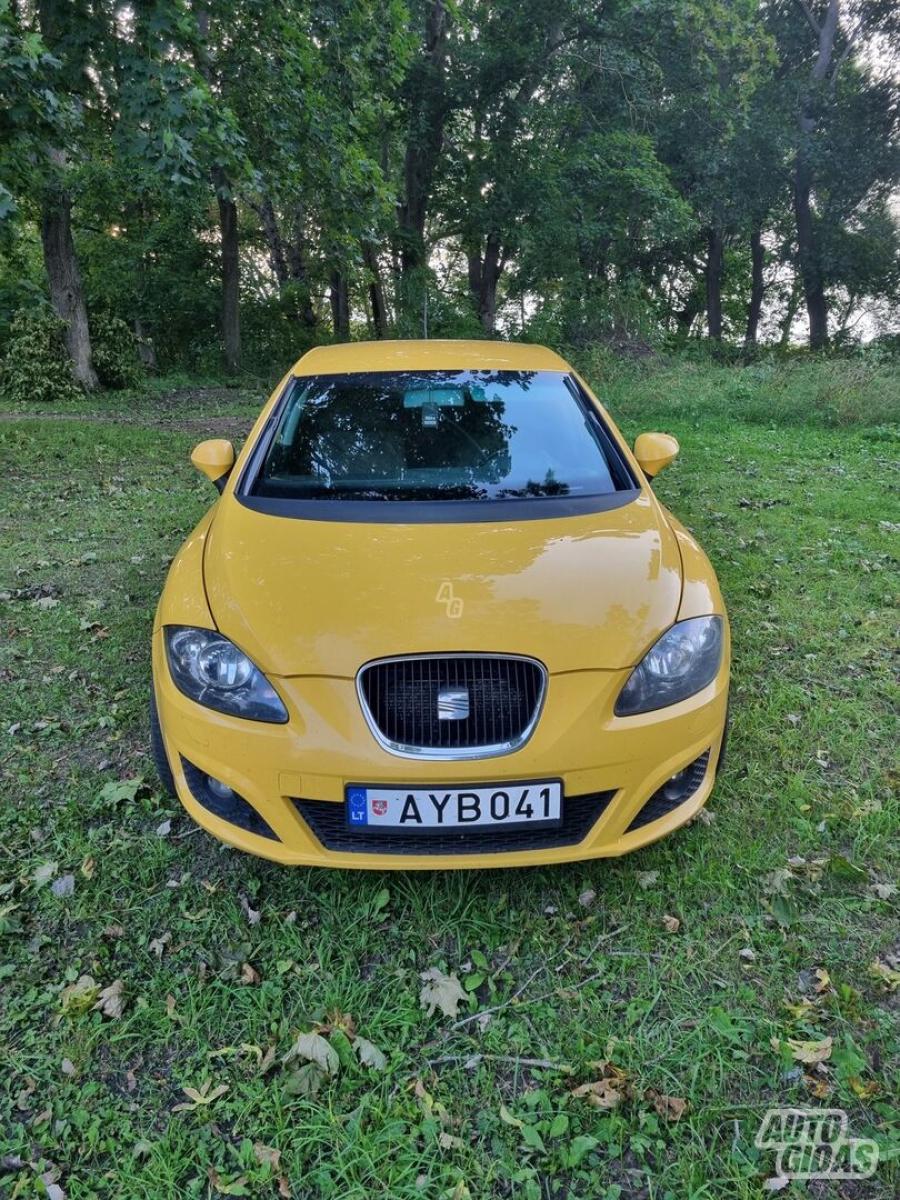Yellow SEAT Leon 2010 in Panevezys, with an engine capacity of 1.60 L and mileage of 331 thousand km for 1700 €, photo 3 on AUTOMOTO.COM.LV