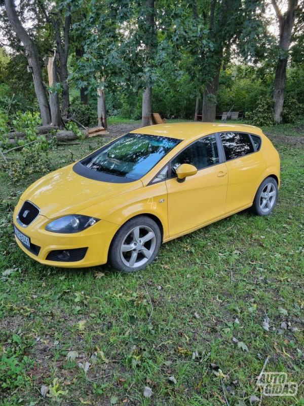 Yellow SEAT Leon 2010 in Panevezys, with an engine capacity of 1.60 L and mileage of 331 thousand km for 1700 €, photo 4 on AUTOMOTO.COM.LV