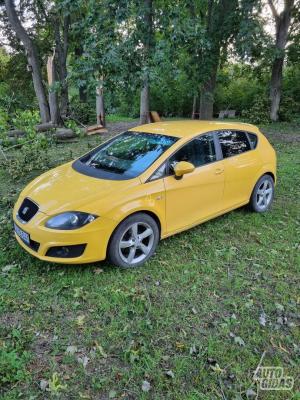 Yellow SEAT Leon 2010 in Panevezys, with an engine capacity of 1.60 L and mileage of 331 thousand km for 1700 €, photo 4 on AUTOMOTO.COM.LV