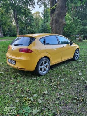 Yellow SEAT Leon 2010 in Panevezys, with an engine capacity of 1.60 L and mileage of 331 thousand km for 1700 €, photo 7 on AUTOMOTO.COM.LV