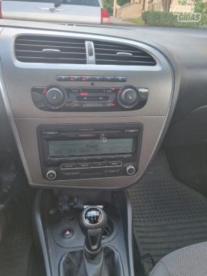 Yellow SEAT Leon 2010 in Panevezys, with an engine capacity of 1.60 L and mileage of 331 thousand km for 1700 €, photo 10 on AUTOMOTO.COM.LV
