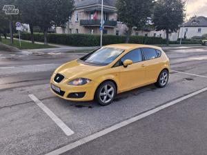 Yellow SEAT Leon 2011 in Vilnius, with an engine capacity of 1.60 L and mileage of 335 thousand km for 2000 €, photo  on AUTOMOTO.COM.LV