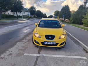 Yellow SEAT Leon 2011 in Vilnius, with an engine capacity of 1.60 L and mileage of 335 thousand km for 2000 €, photo 3 on AUTOMOTO.COM.LV