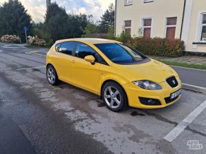Yellow SEAT Leon 2011 in Vilnius, with an engine capacity of 1.60 L and mileage of 335 thousand km for 2000 €, photo 4 on AUTOMOTO.COM.LV