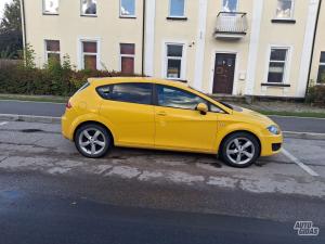 Yellow SEAT Leon 2011 in Vilnius, with an engine capacity of 1.60 L and mileage of 335 thousand km for 2000 €, photo 5 on AUTOMOTO.COM.LV