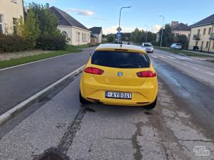 Yellow SEAT Leon 2011 in Vilnius, with an engine capacity of 1.60 L and mileage of 335 thousand km for 2000 €, photo 7 on AUTOMOTO.COM.LV