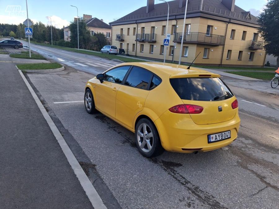 Yellow SEAT Leon 2011 in Vilnius, with an engine capacity of 1.60 L and mileage of 335 thousand km for 2000 €, photo 8 on AUTOMOTO.COM.LV