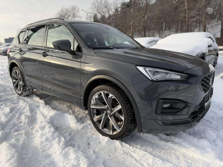 Grey SEAT Tarraco 2021 in Vilnius, with an engine capacity of 1.40 L and mileage of 180 thousand km for 20800 €, photo 1 on AUTOMOTO.COM.LV