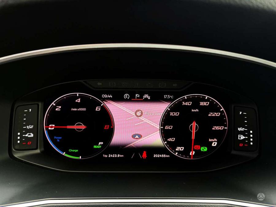 Grey SEAT Tarraco 2021 in Kaunas, with an engine capacity of 1.40 L and mileage of 202 thousand km for 18500 €, photo 9 on AUTOMOTO.COM.LV