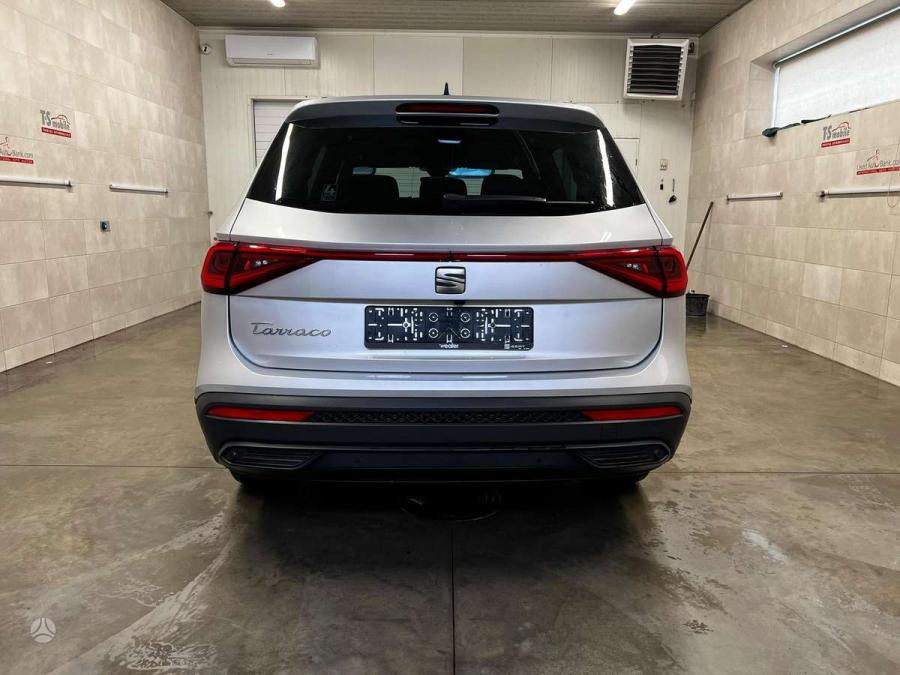 Grey SEAT Tarraco 2022 in Marijampole, with an engine capacity of 1.50 L and mileage of 16 thousand km for 19844 €, photo 6 on AUTOMOTO.COM.LV