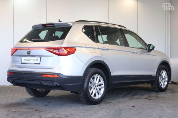 Grey SEAT Tarraco 2023 in Kaunas, with an engine capacity of 2.00 L and mileage of 24 thousand km for 26924 €, photo 4 on AUTOMOTO.COM.LV