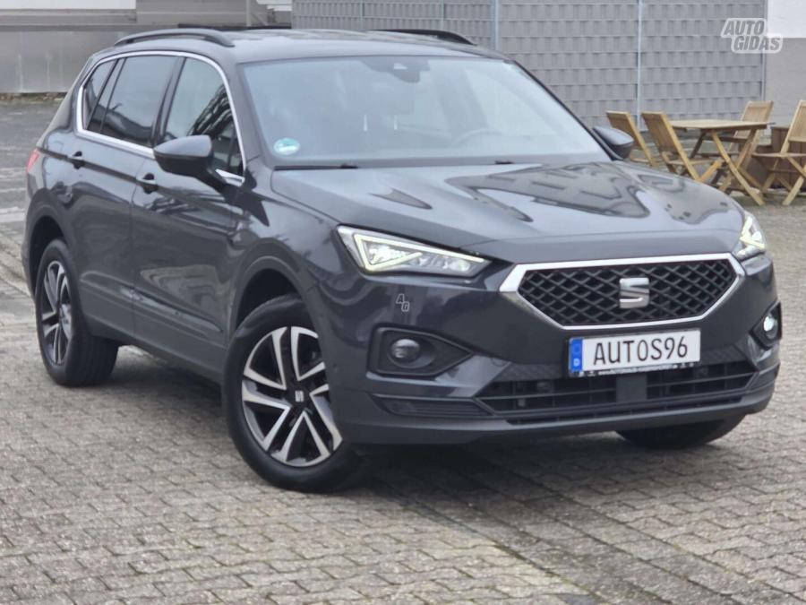 Grey SEAT Tarraco 2024 in Kaunas, with an engine capacity of 1.50 L and mileage of 61 thousand km for 29973 €, photo 1 on AUTOMOTO.COM.LV
