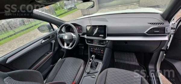 White SEAT Tarraco 2023 in Valmiera, with an engine capacity of 2.00 L and mileage of 50 thousand km for 28800 €, photo 7 on AUTOMOTO.COM.LV
