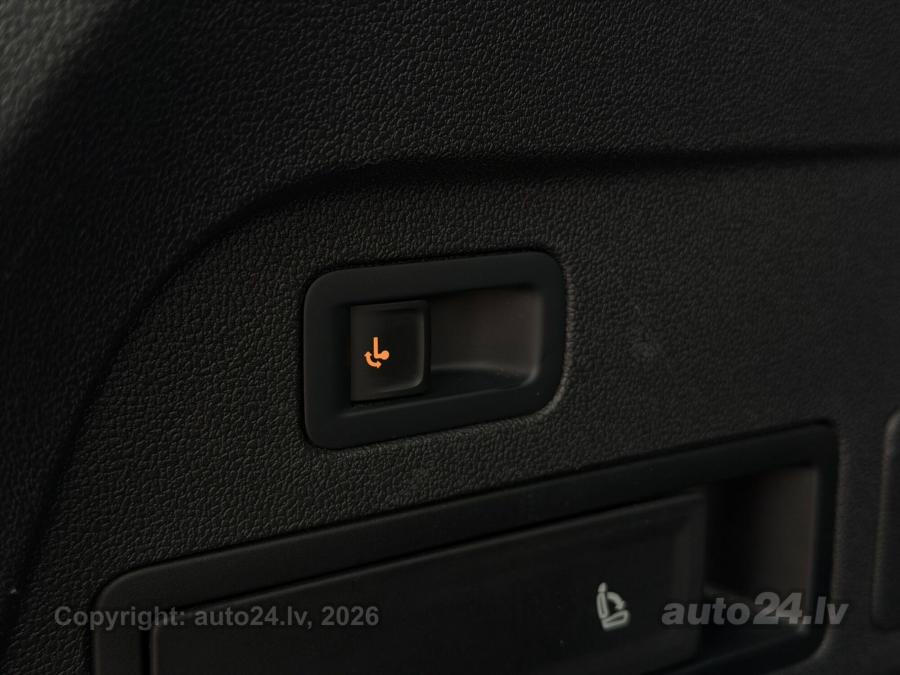 White SEAT Tarraco 2019 in Parnu, with an engine capacity of 2.00 L and mileage of 75 thousand km for 25900 €, photo 12 on AUTOMOTO.COM.LV