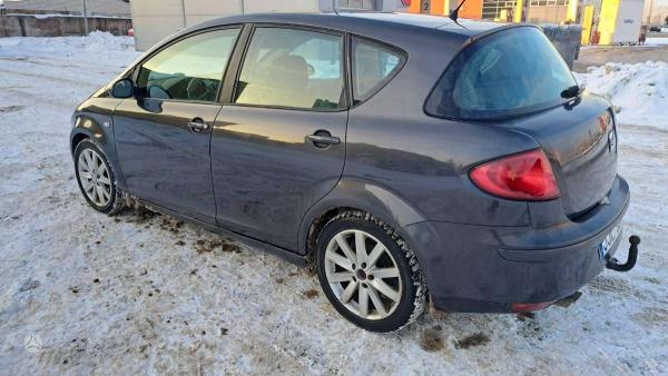 Black SEAT Toledo 2005 in Taurage, with an engine capacity of 1.97 L and mileage of 350 thousand km for 900 €, photo 4 on AUTOMOTO.COM.LV