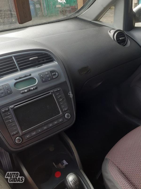 Black SEAT Toledo 2004 in Ukmerge, with an engine capacity of 2.00 L and mileage of 248 thousand km for 1500 €, photo 4 on AUTOMOTO.COM.LV