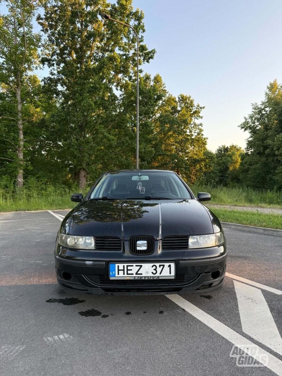 Black SEAT Toledo 2001 in Kaunas, with an engine capacity of 1.90 L and mileage of 365 thousand km for 1400 €, photo 3 on AUTOMOTO.COM.LV