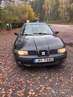 Melns SEAT Toledo 2001 Daugavpils, ar dzinēja tilpumu 1.90 L un nobraukumu 356 tūkst. km par 300 €, foto  vietnē AUTOMOTO.COM.LV