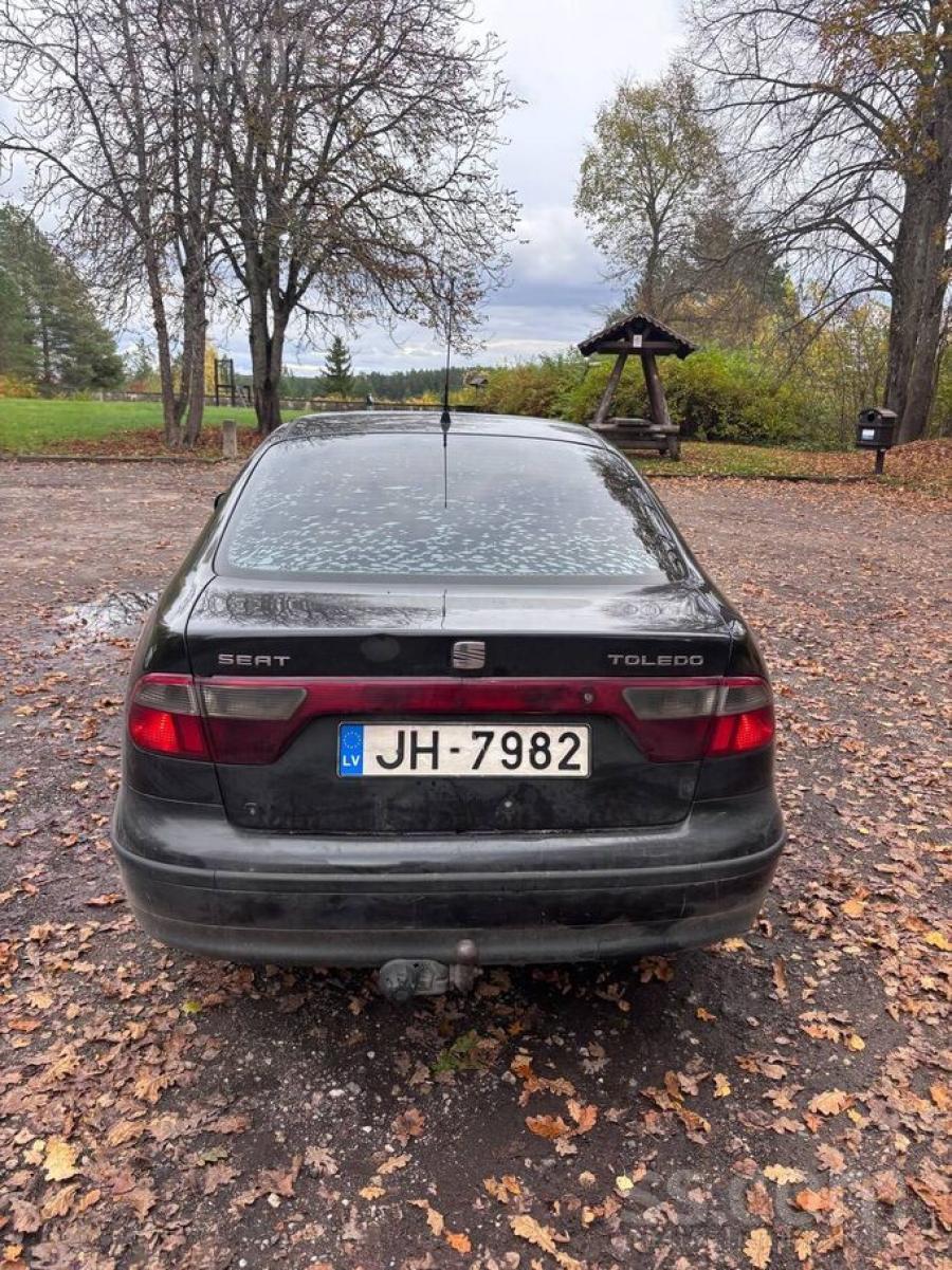 Melns SEAT Toledo 2001 Daugavpils, ar dzinēja tilpumu 1.90 L un nobraukumu 356 tūkst. km par 300 €, foto 3 vietnē AUTOMOTO.COM.LV