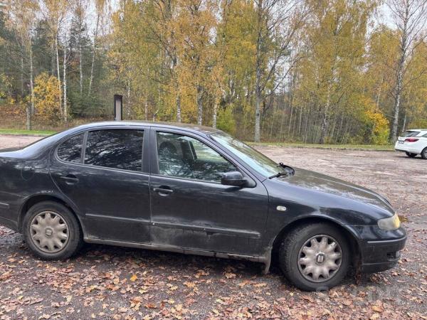 SEAT Toledo 2001 in Daugavpils on AUTOMOTO.COM.LV Black SEAT Toledo 2001 in Daugavpils, with an engine capacity of 1.90 L and mileage of 356 thousand km for 300 €, photo 4 on AUTOMOTO.COM.LV