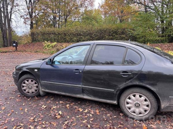 SEAT Toledo 2001 in Daugavpils on AUTOMOTO.COM.LV Black SEAT Toledo 2001 in Daugavpils, with an engine capacity of 1.90 L and mileage of 356 thousand km for 300 €, photo 6 on AUTOMOTO.COM.LV