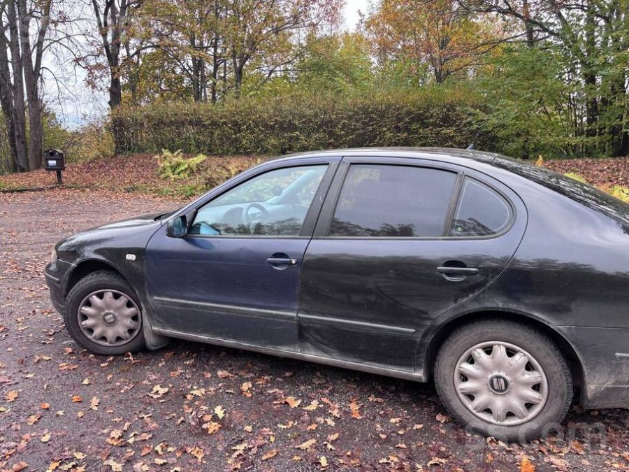 Melns SEAT Toledo 2001 Daugavpils, ar dzinēja tilpumu 1.90 L un nobraukumu 356 tūkst. km par 300 €, foto 6 vietnē AUTOMOTO.COM.LV