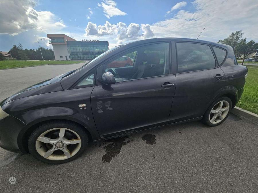 Melns SEAT Toledo 2005 Panevēža, ar dzinēja tilpumu 1.97 L un nobraukumu 228 tūkst. km par 800 €, foto 14 vietnē AUTOMOTO.COM.LV