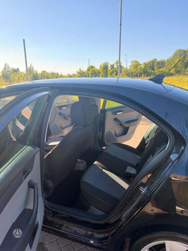 Black SEAT Toledo 2013 in Elektrenai, with an engine capacity of 1.60 L and mileage of 361 thousand km for 3450 €, photo 3 on AUTOMOTO.COM.LV