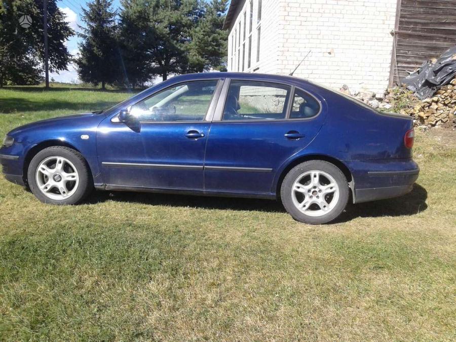 Blue SEAT Toledo 1999 in Vilkaviskis, with an engine capacity of 2.32 L and mileage of 325 thousand km for 300 €, photo 1 on AUTOMOTO.COM.LV