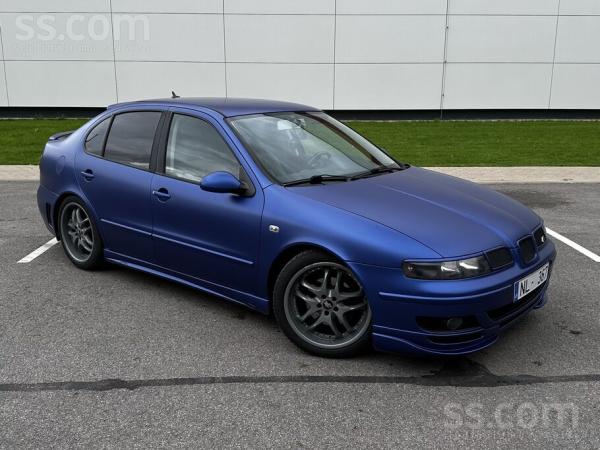 Blue SEAT Toledo 2004 in Riga, with an engine capacity of 2.30 L and mileage of 265 thousand km for 3500 €, photo 1 on AUTOMOTO.COM.LV