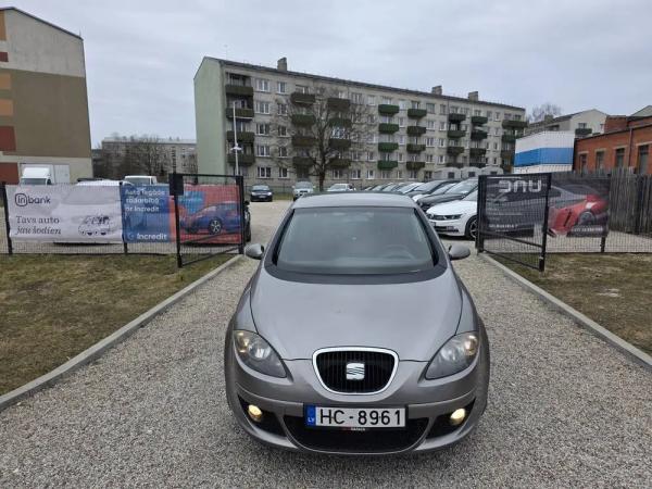 Pelēks SEAT Toledo 2004 Ventspils, ar dzinēja tilpumu 2.00 L un nobraukumu 229 tūkst. km par 1500 €, foto 2 vietnē AUTOMOTO.COM.LV