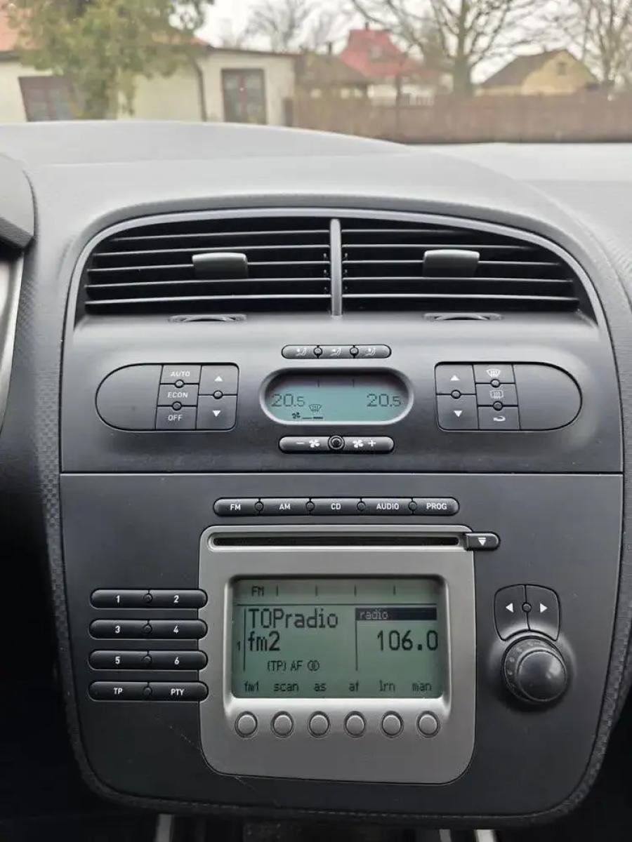 Pelēks SEAT Toledo 2004 Ventspils, ar dzinēja tilpumu 2.00 L un nobraukumu 229 tūkst. km par 1500 €, foto 13 vietnē AUTOMOTO.COM.LV