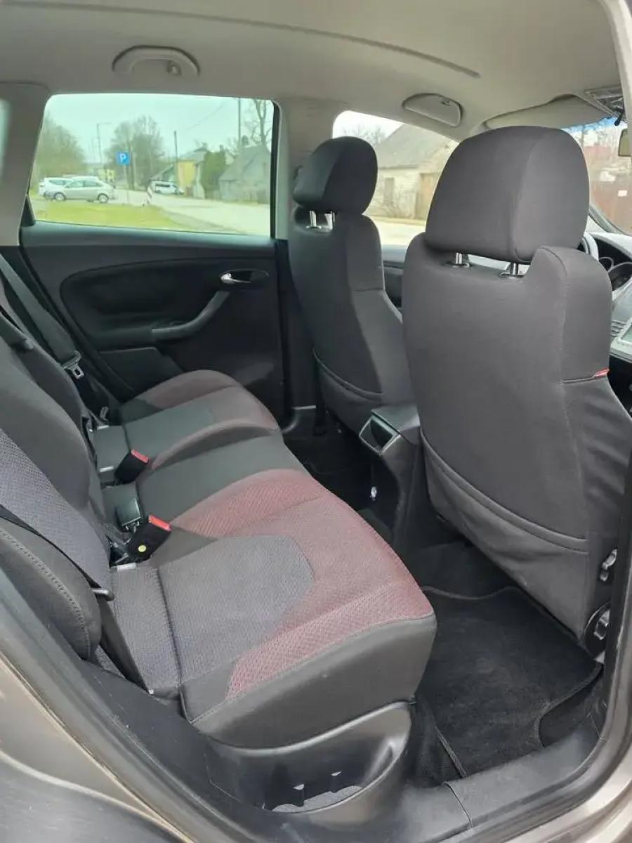 Pelēks SEAT Toledo 2004 Ventspils, ar dzinēja tilpumu 2.00 L un nobraukumu 229 tūkst. km par 1500 €, foto 20 vietnē AUTOMOTO.COM.LV