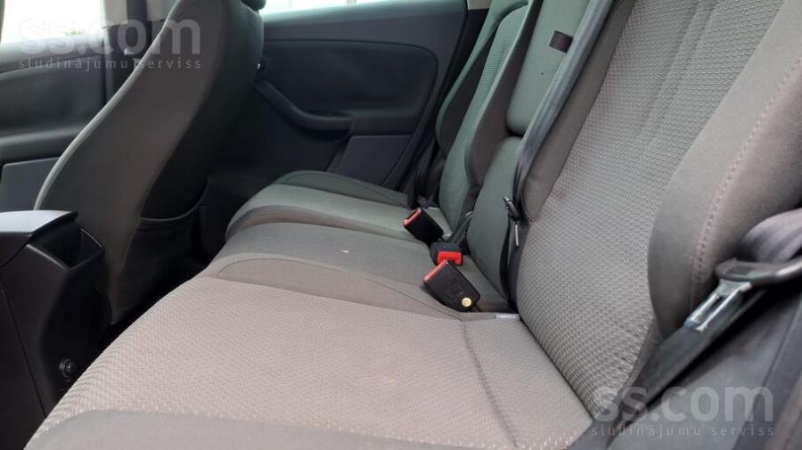 Grey SEAT Toledo 2005 in Jekabpils, with an engine capacity of 2.00 L and mileage of 255 thousand km for 1500 €, photo 19 on AUTOMOTO.COM.LV