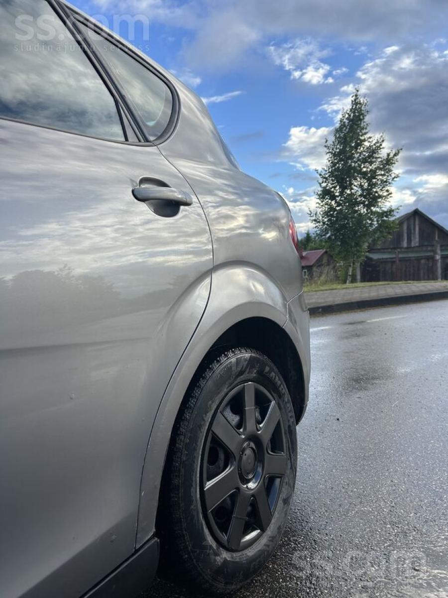 Pelēks SEAT Toledo 2005 Preiļi, ar dzinēja tilpumu 1.90 L un nobraukumu 394 tūkst. km par 1150 €, foto 3 vietnē AUTOMOTO.COM.LV