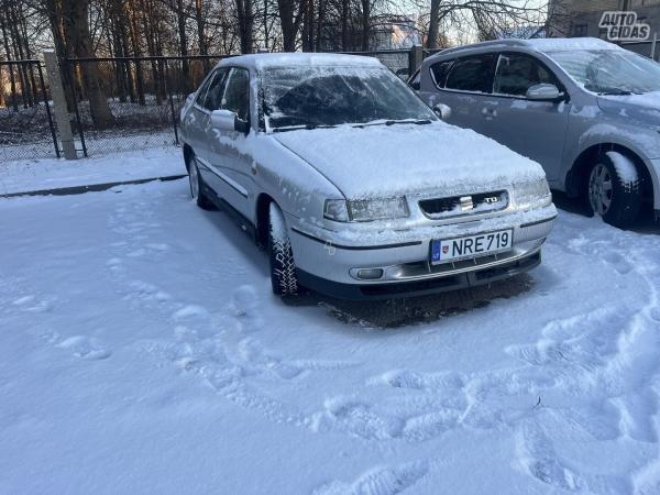 Pelēks SEAT Toledo 1999 Šauļi, ar dzinēja tilpumu 1.90 L un nobraukumu 386 tūkst. km par 749 €, foto 1 vietnē AUTOMOTO.COM.LV