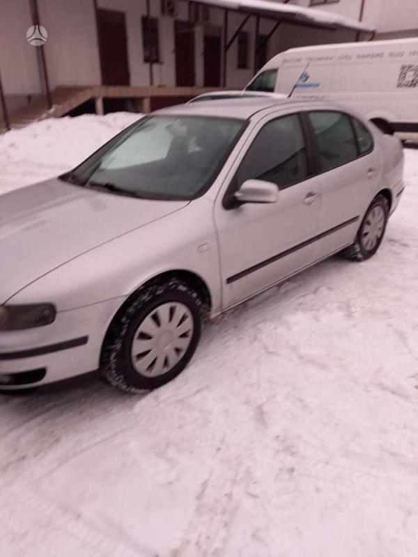 Pelēks SEAT Toledo 2000 Kauņa, ar dzinēja tilpumu 1.60 L un nobraukumu 136 tūkst. km par 1400 €, foto 2 vietnē AUTOMOTO.COM.LV
