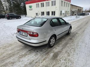 Grey SEAT Toledo 2001 in Radviliskis, with an engine capacity of 1.60 L and mileage of 254 thousand km for 995 €, photo 3 on AUTOMOTO.COM.LV