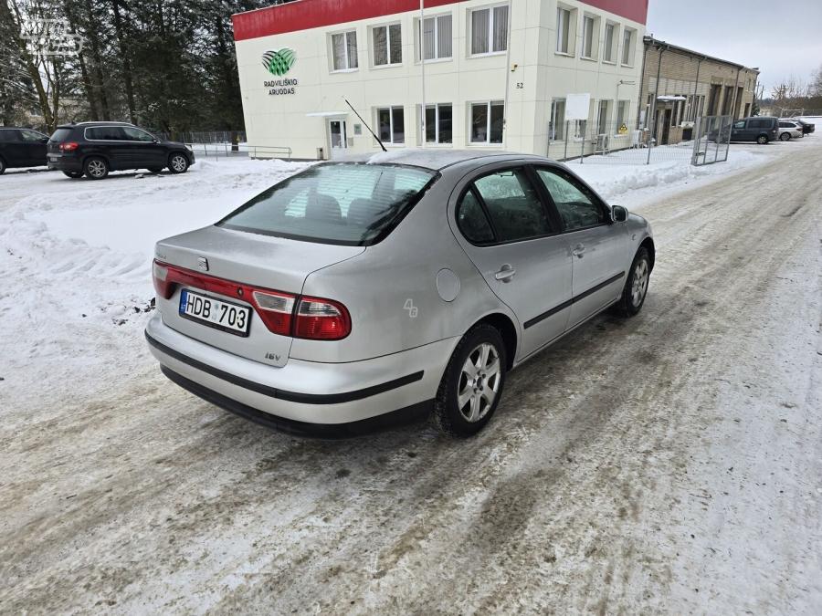 Grey SEAT Toledo 2001 in Radviliskis, with an engine capacity of 1.60 L and mileage of 254 thousand km for 995 €, photo 3 on AUTOMOTO.COM.LV