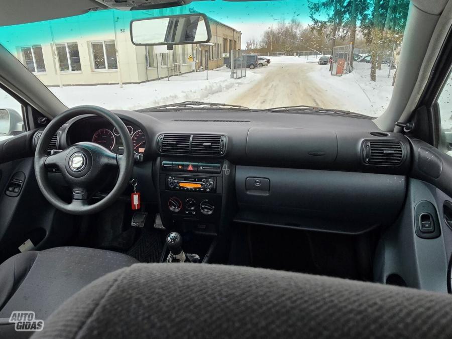 Grey SEAT Toledo 2001 in Radviliskis, with an engine capacity of 1.60 L and mileage of 254 thousand km for 995 €, photo 18 on AUTOMOTO.COM.LV